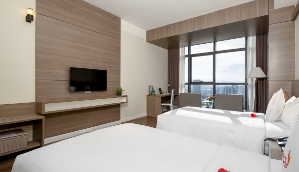 DELUXE CITY ROOM