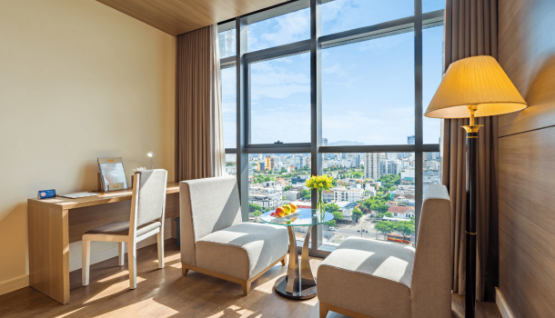 DELUXE CITY ROOM
