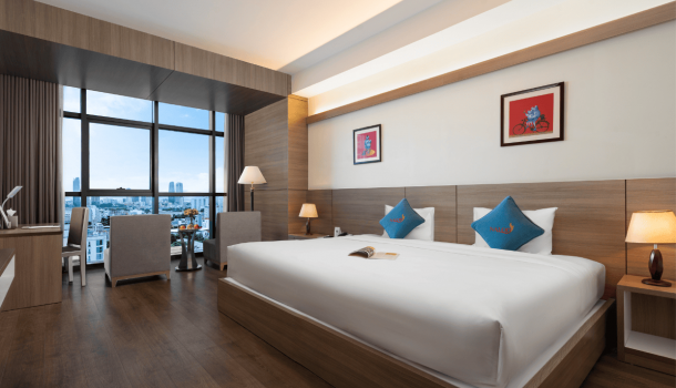 DELUXE CITY ROOM