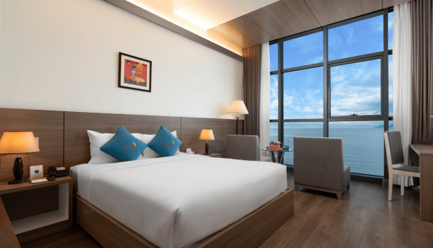 DELUXE OCEAN ROOM